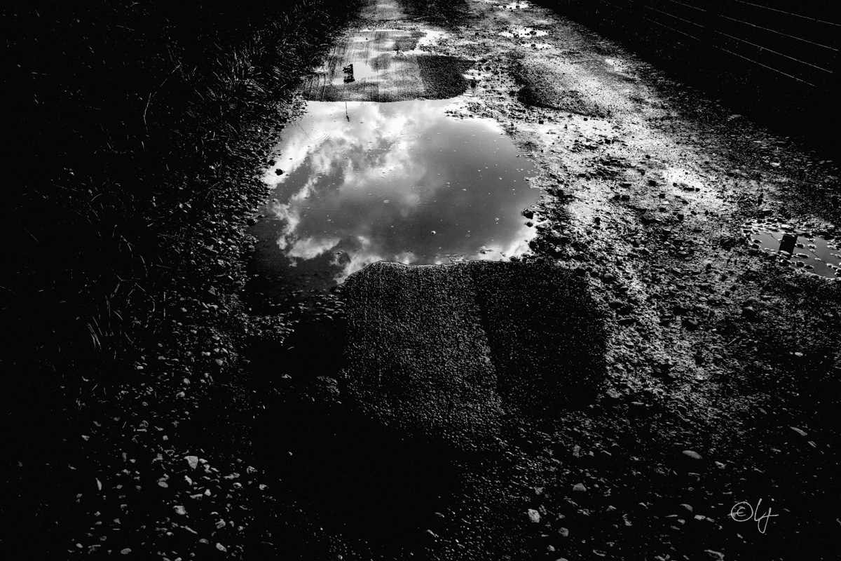 Characterising abstract art in B&W photos – PoetryPix