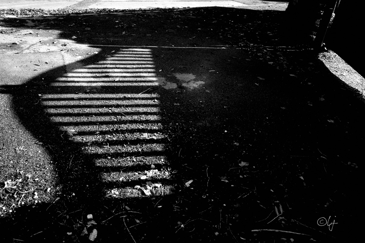 Characterising abstract art in B&W photos – PoetryPix