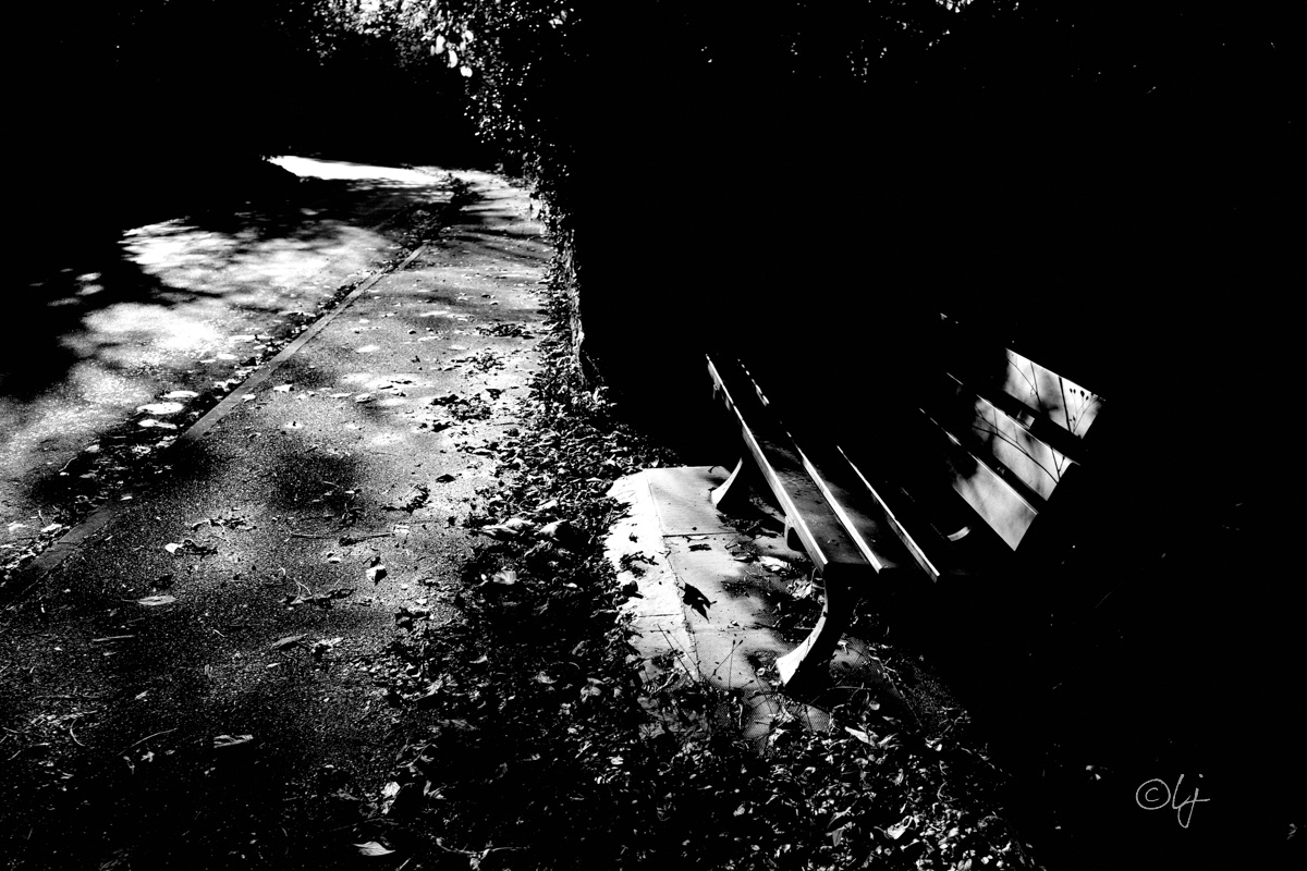 Characterising abstract art in B&W photos – PoetryPix